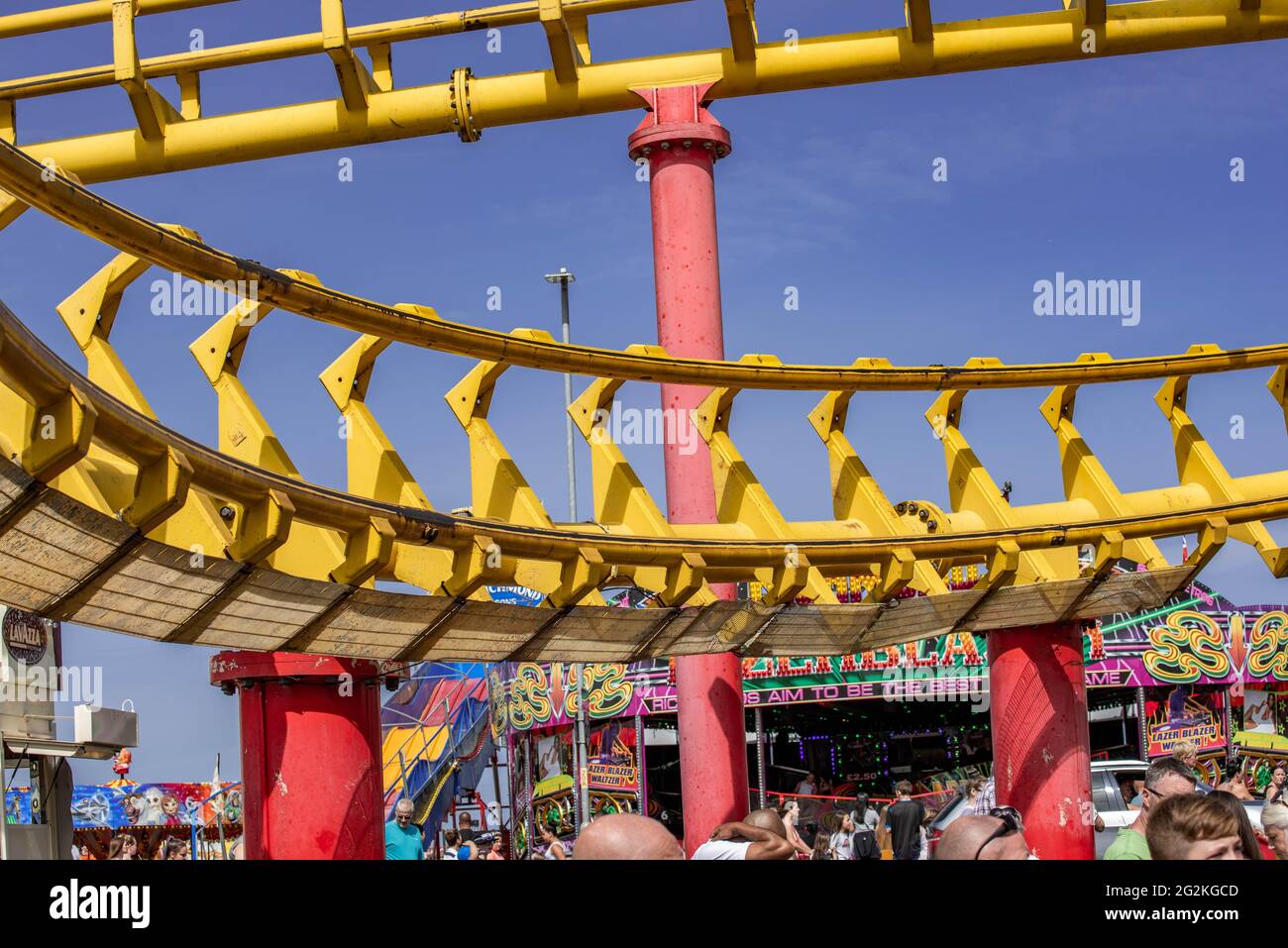 Sling shot ride hi-res stock photography and images - Alamy