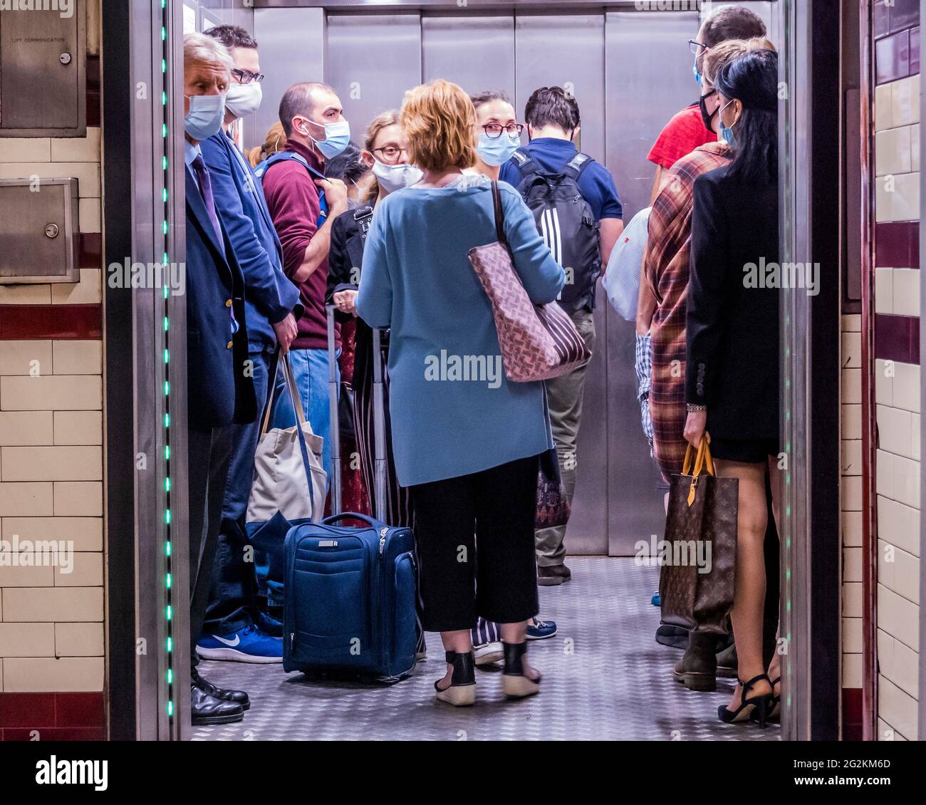 Ignoring social distancing hi-res stock photography and images - Alamy