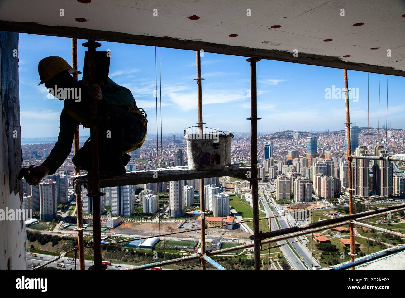 Skyscraper construction worker hi-res stock photography and images - Alamy