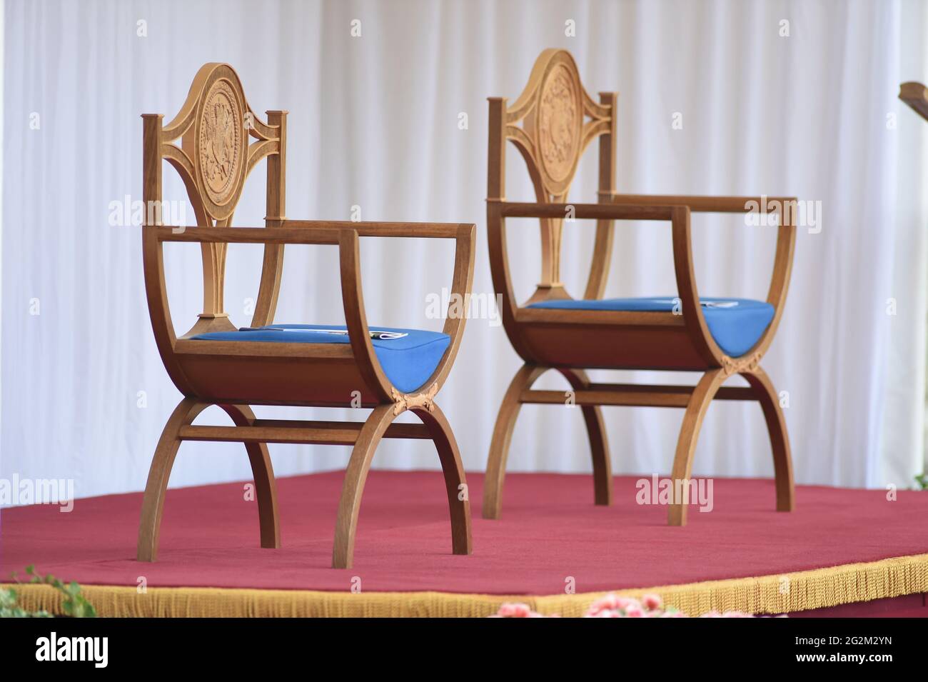 Queens chair hi-res stock photography and images - Alamy