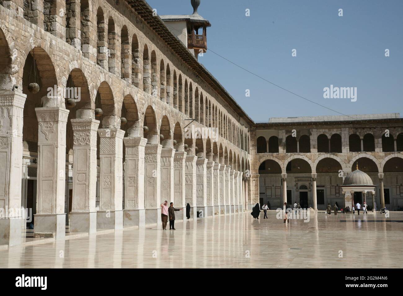 Damas mosque damascus courtyard hi-res stock photography and images - Alamy