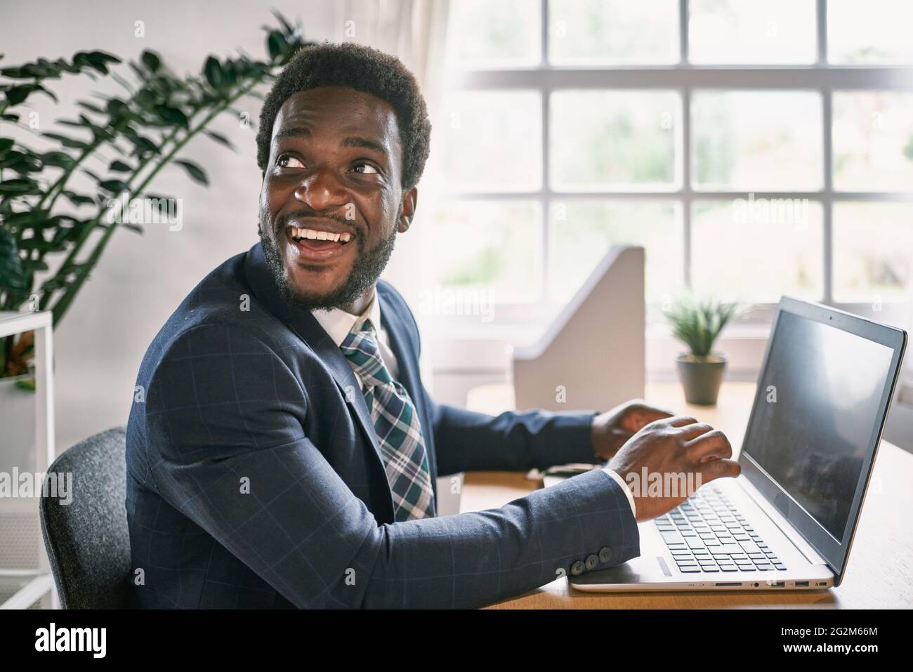 Well dressed black man hi-res stock photography and images - Alamy