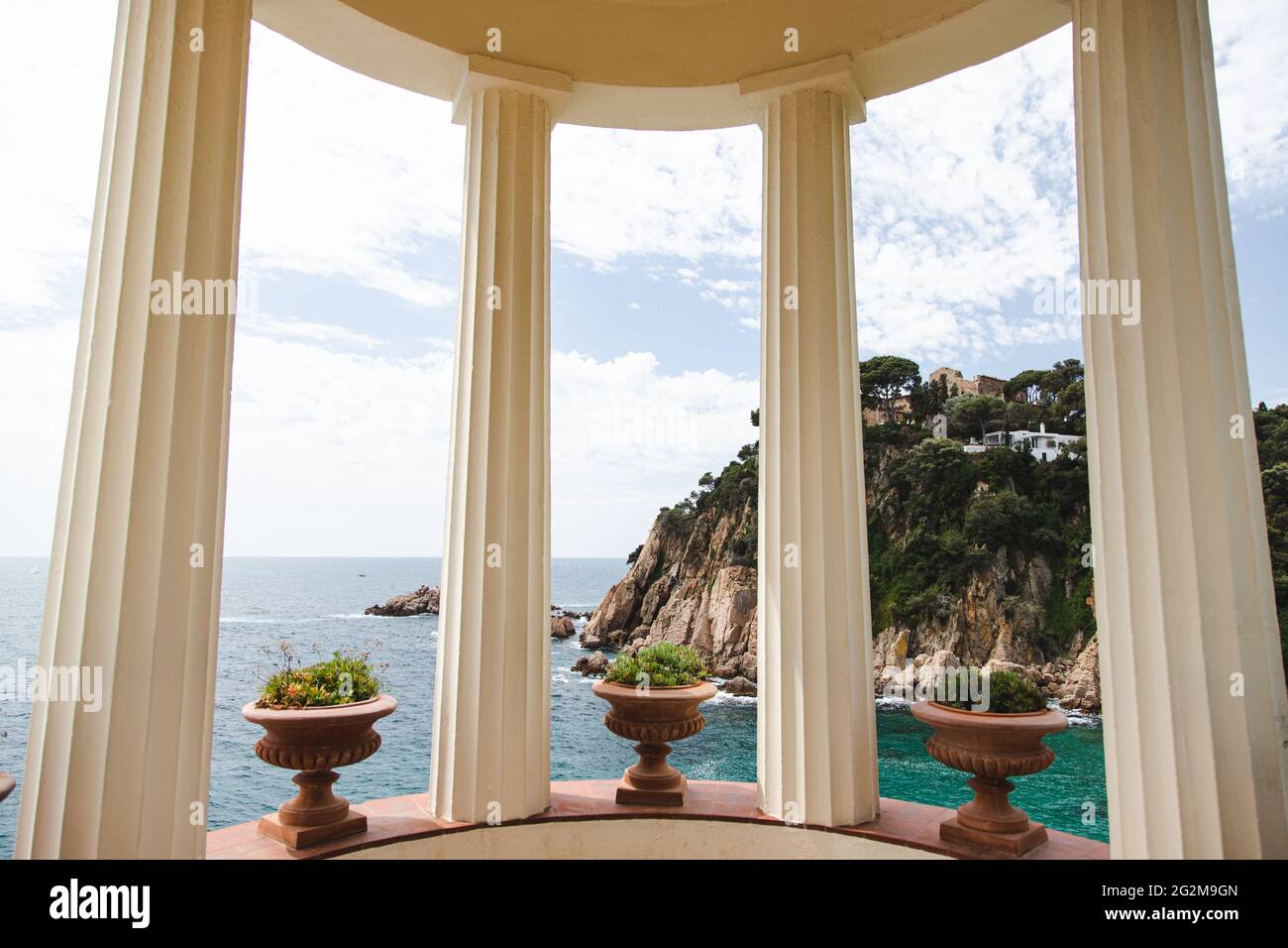 Romanic architecture hi-res stock photography and images - Alamy