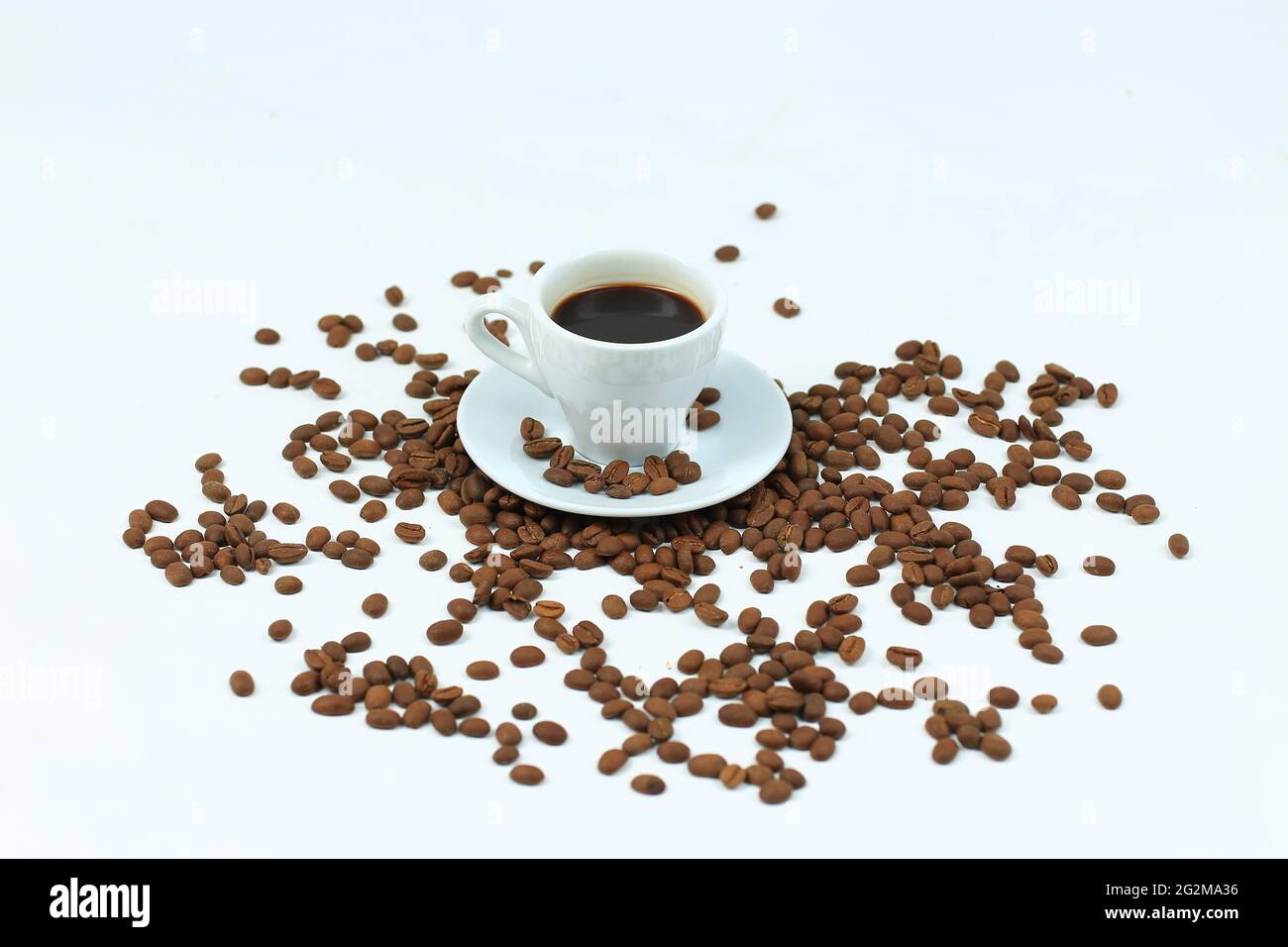 Coffee cup and beans isolated on a white background Stock Photo - Alamy