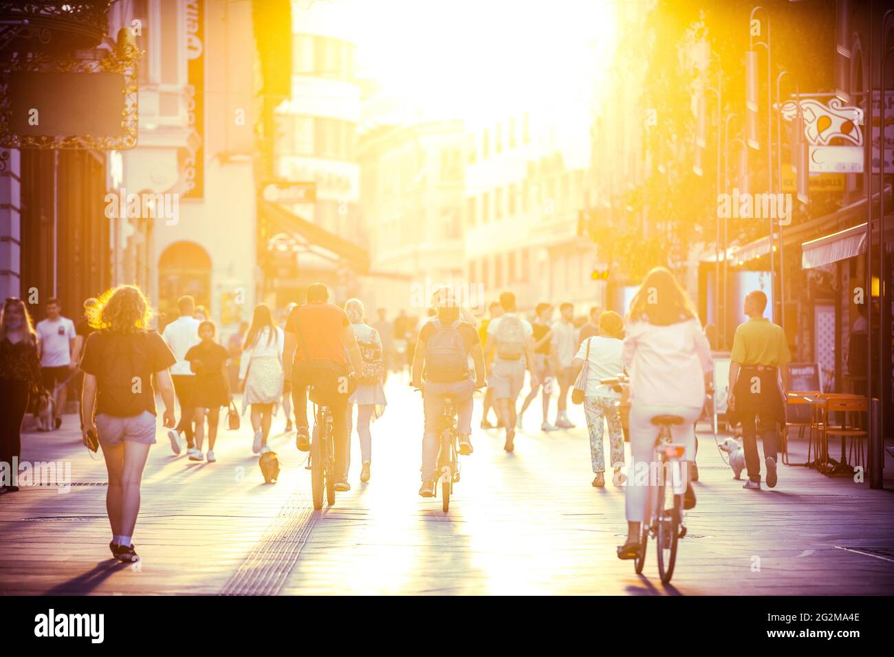 City urban people hi-res stock photography and images - Alamy