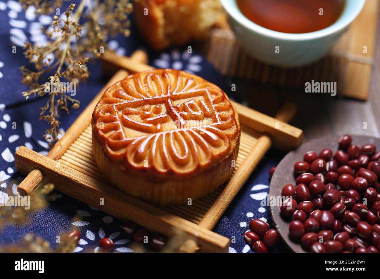 Mid autumn moon cake Stock Photo - Alamy