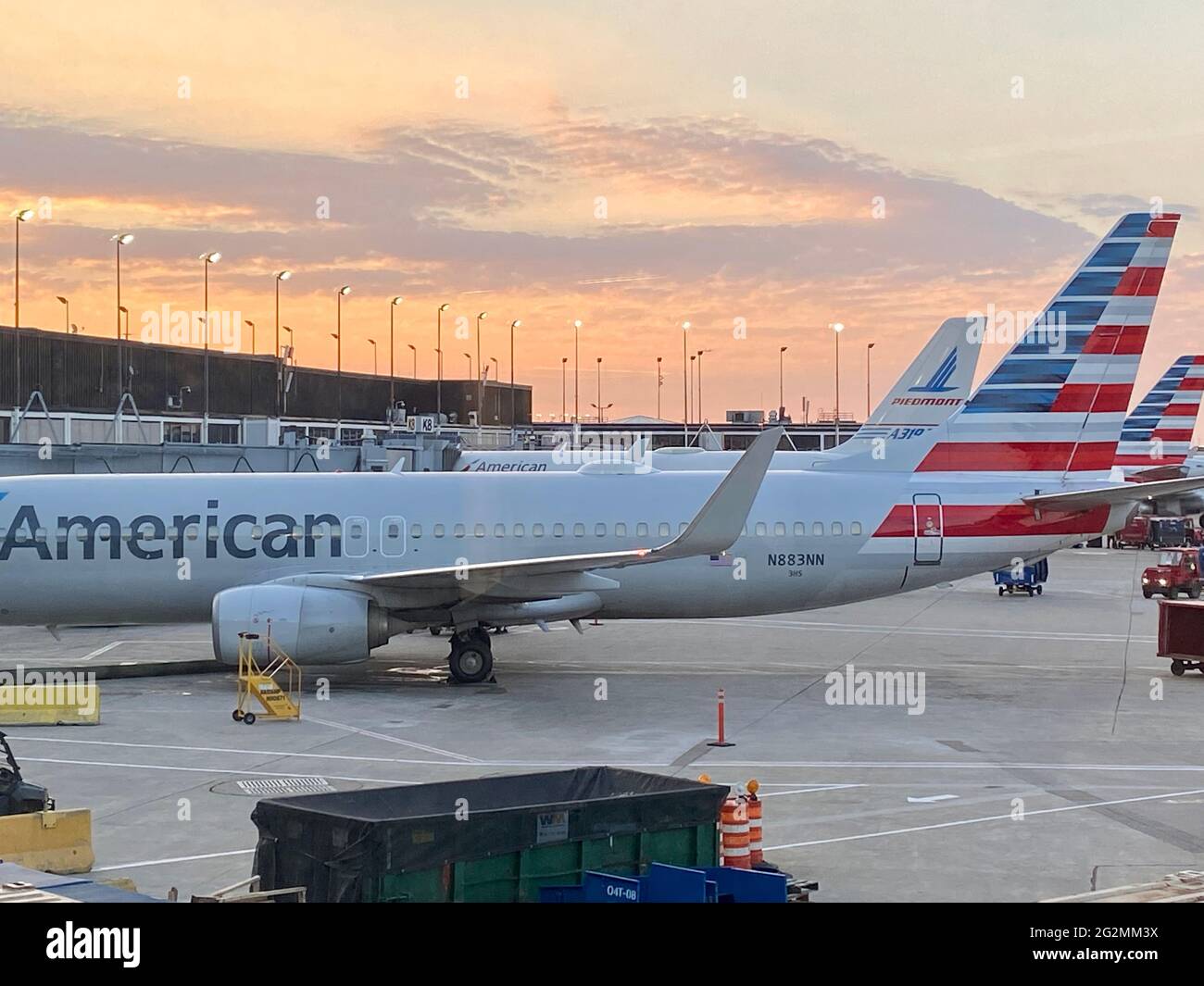 American airlines terminal hi-res stock photography and images - Alamy