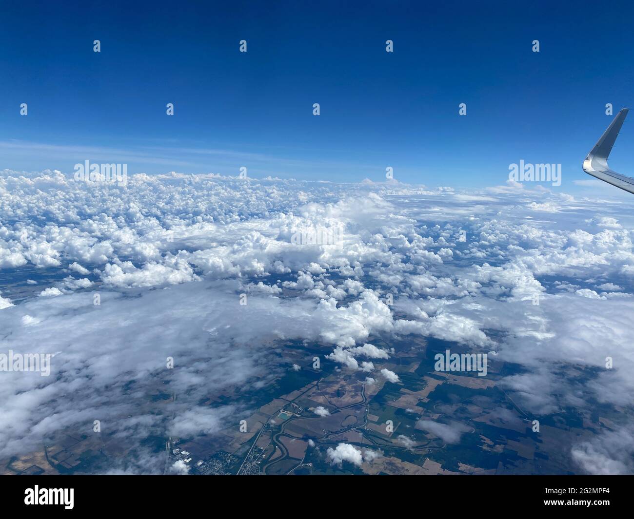 View out of window of an airplane hi-res stock photography and images ...