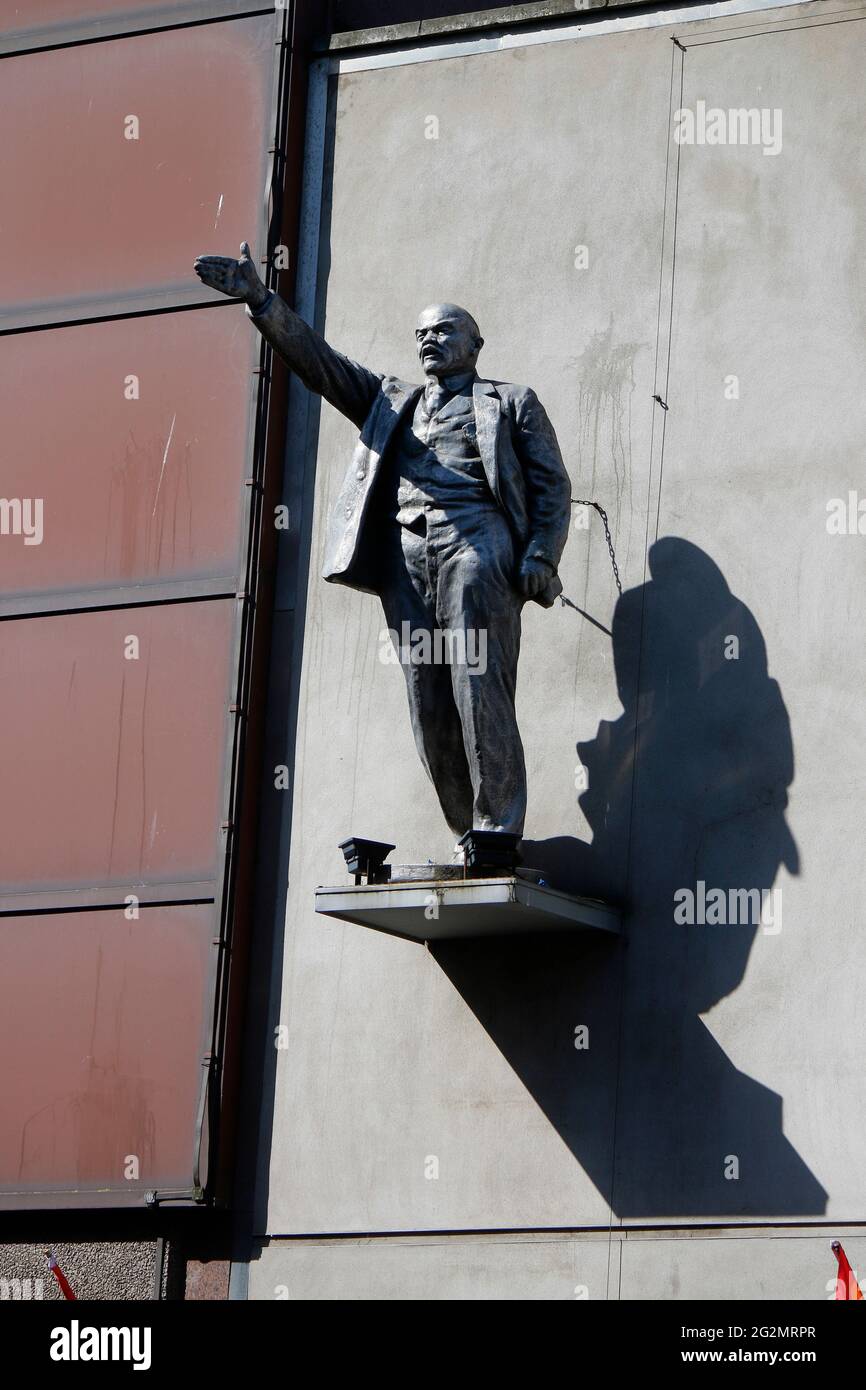 Lenin statue belfast hi-res stock photography and images - Alamy