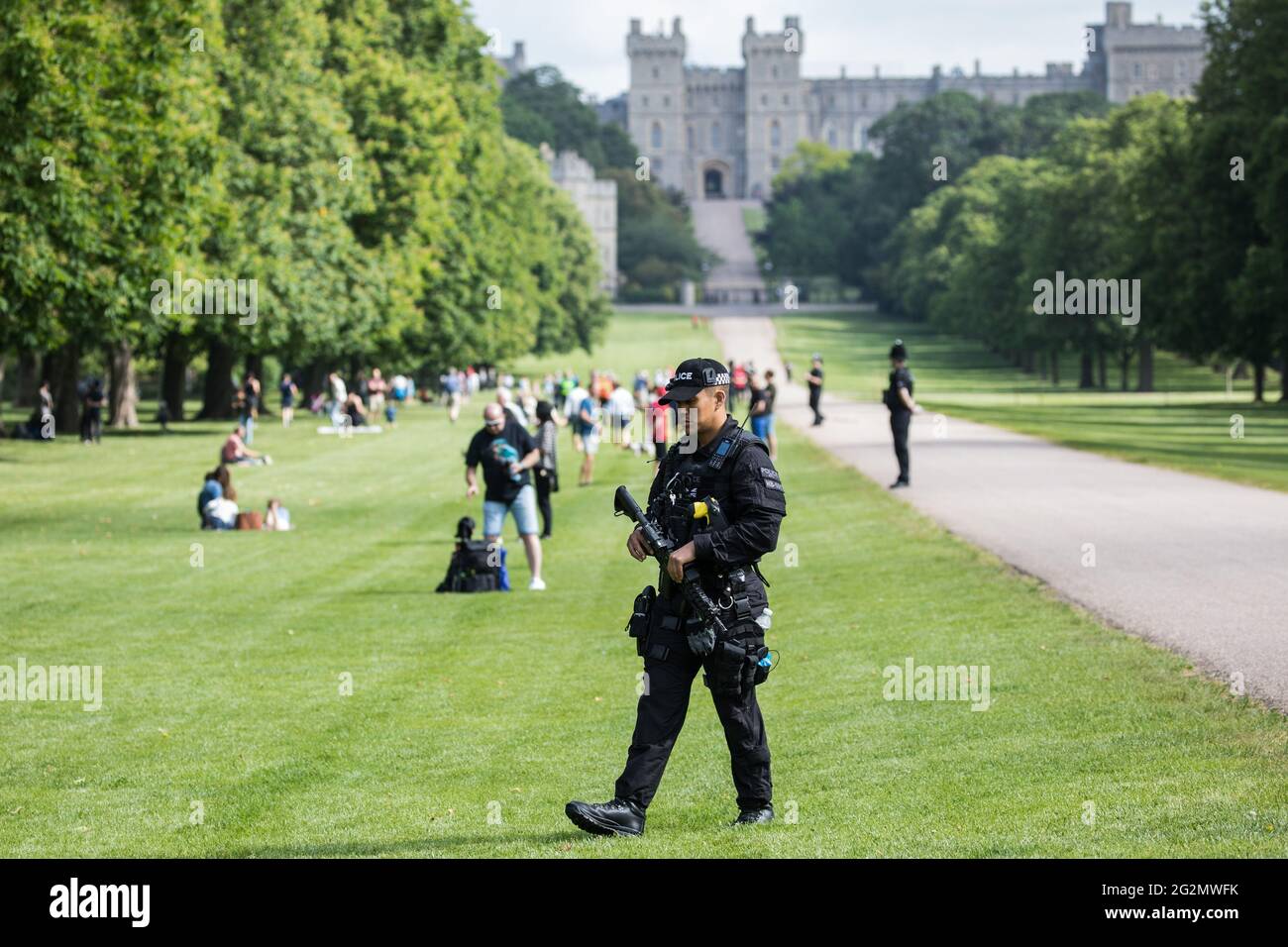 Authorised firearms officer hi-res stock photography and images - Alamy