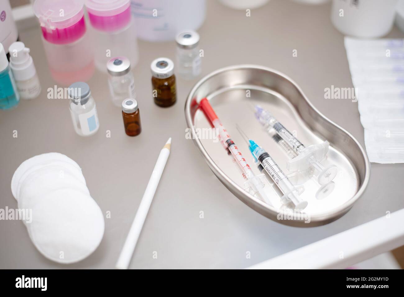 Botulinum toxin vial hi-res stock photography and images - Alamy