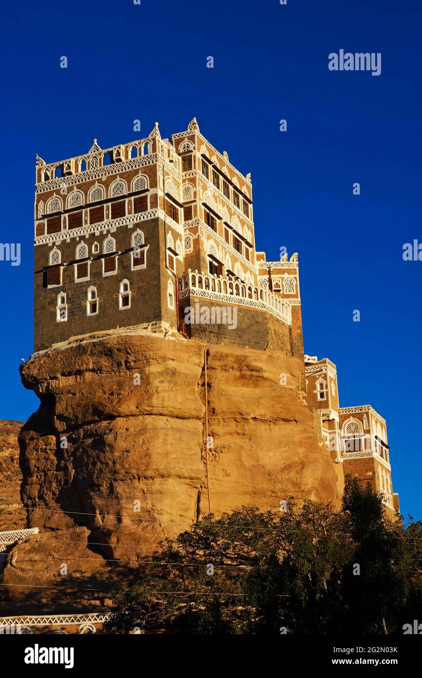 Yemen, Wadi Dhar, Rock palace (Dar Al Hajar Stock Photo - Alamy