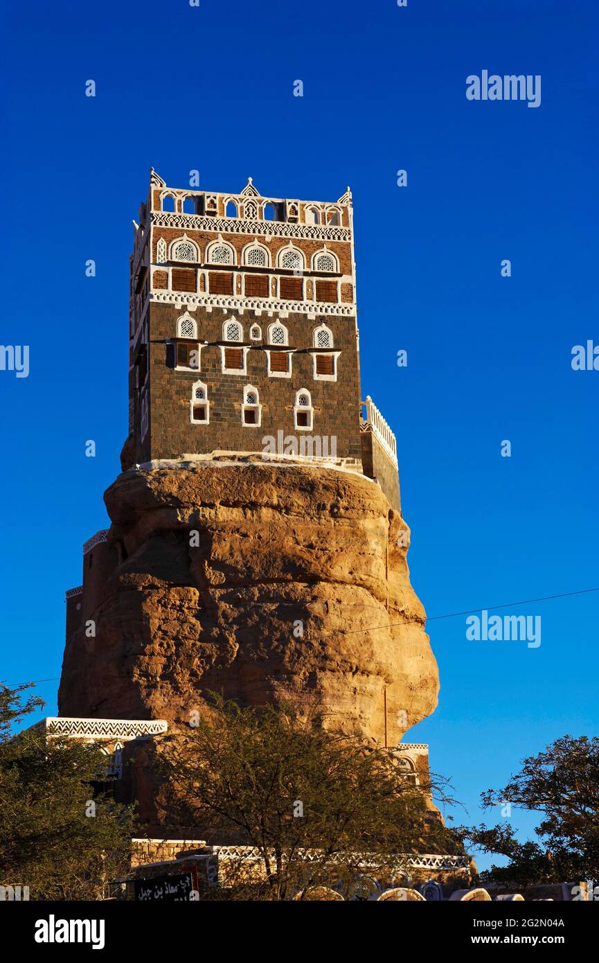 Yemen, Wadi Dhar, Rock palace (Dar Al Hajar Stock Photo - Alamy