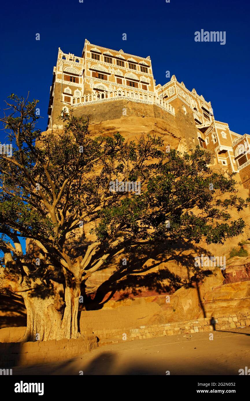 Yemen, Wadi Dhar, Rock palace (Dar Al Hajar Stock Photo - Alamy