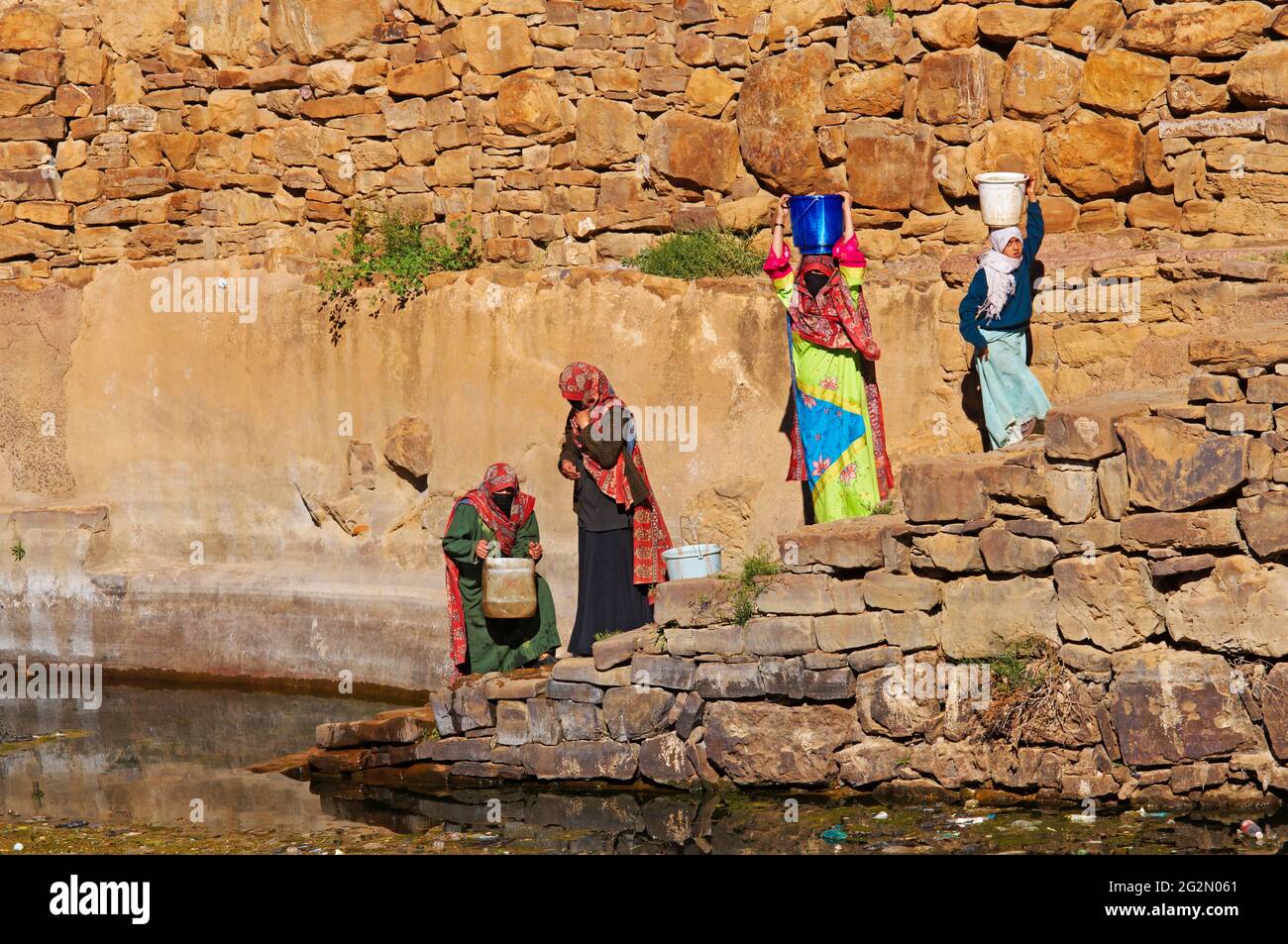 Yemen, central mountains, ancient town of Hababa, the cistern Stock ...