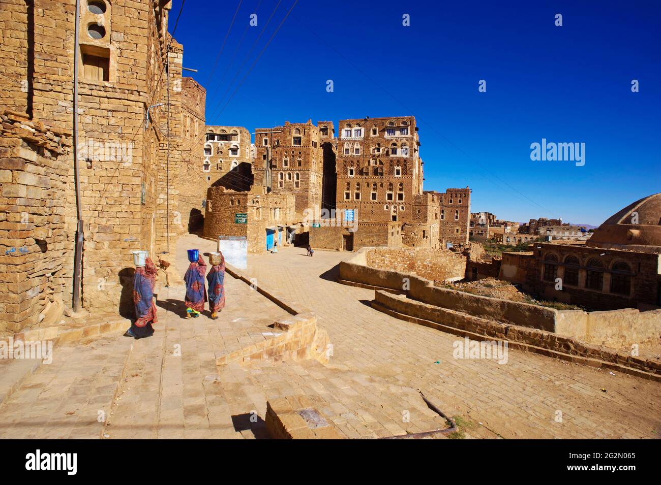 Yemen, central mountains, ancient town of Hababa Stock Photo - Alamy