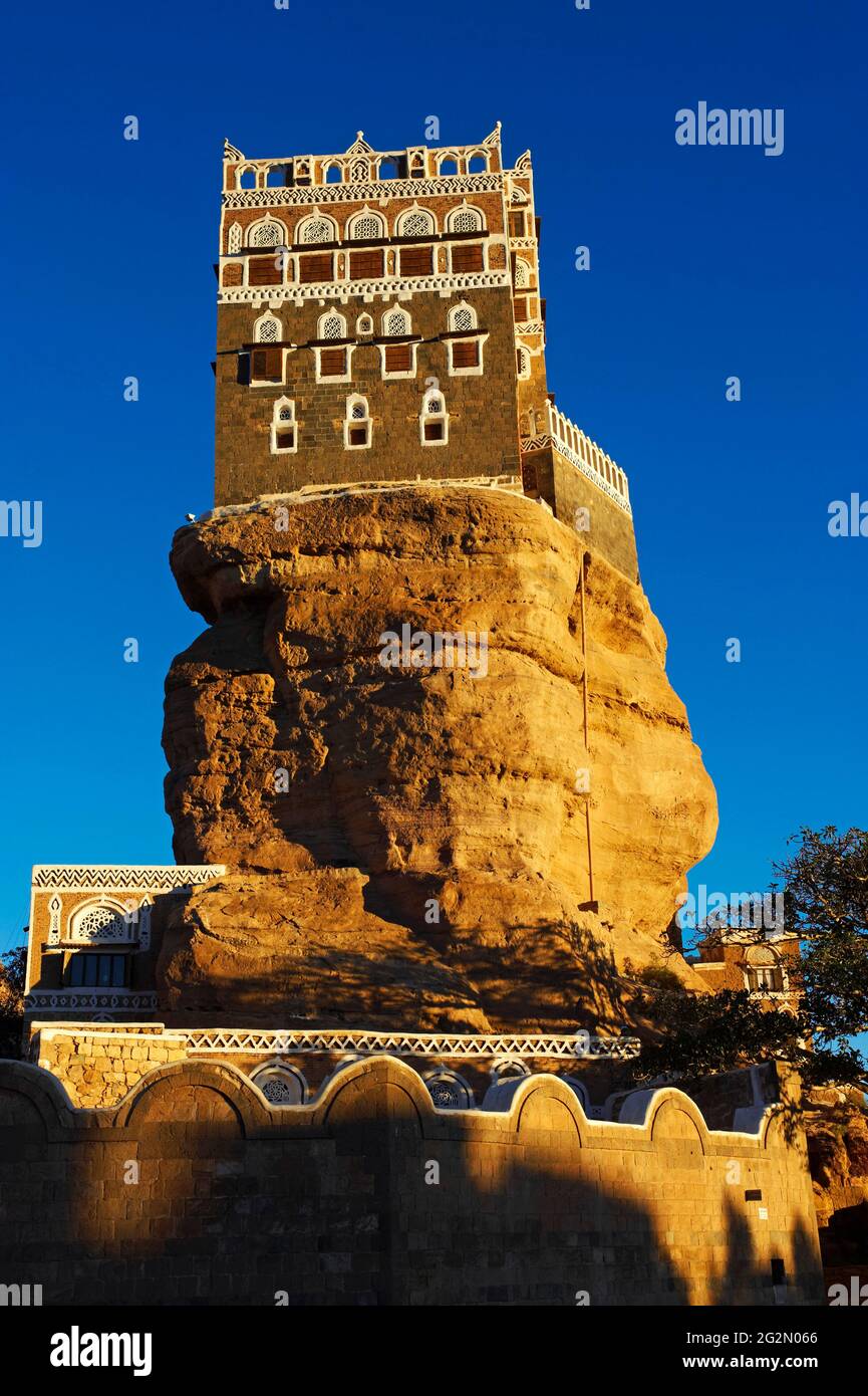 Yemen, Wadi Dhar, Rock palace (Dar Al Hajar Stock Photo - Alamy
