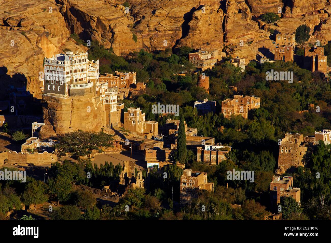 Yemen, Wadi Dhar, Rock palace (Dar Al Hajar Stock Photo - Alamy