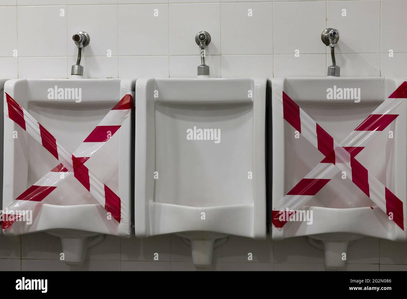 Three urinals hi-res stock photography and images - Alamy