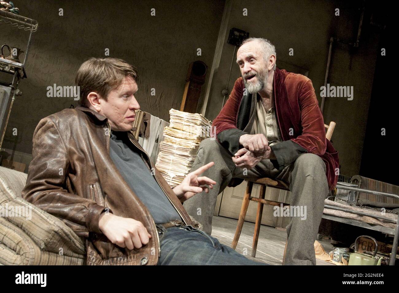 l-r: Sam Spruell (Mick), Jonathan Pryce (Davies) in THE CARETAKER by ...