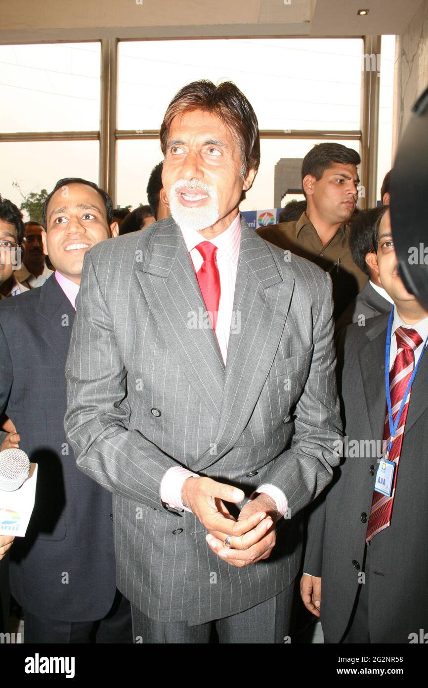 Chief guest amitabh bachchan hi-res stock photography and images - Alamy