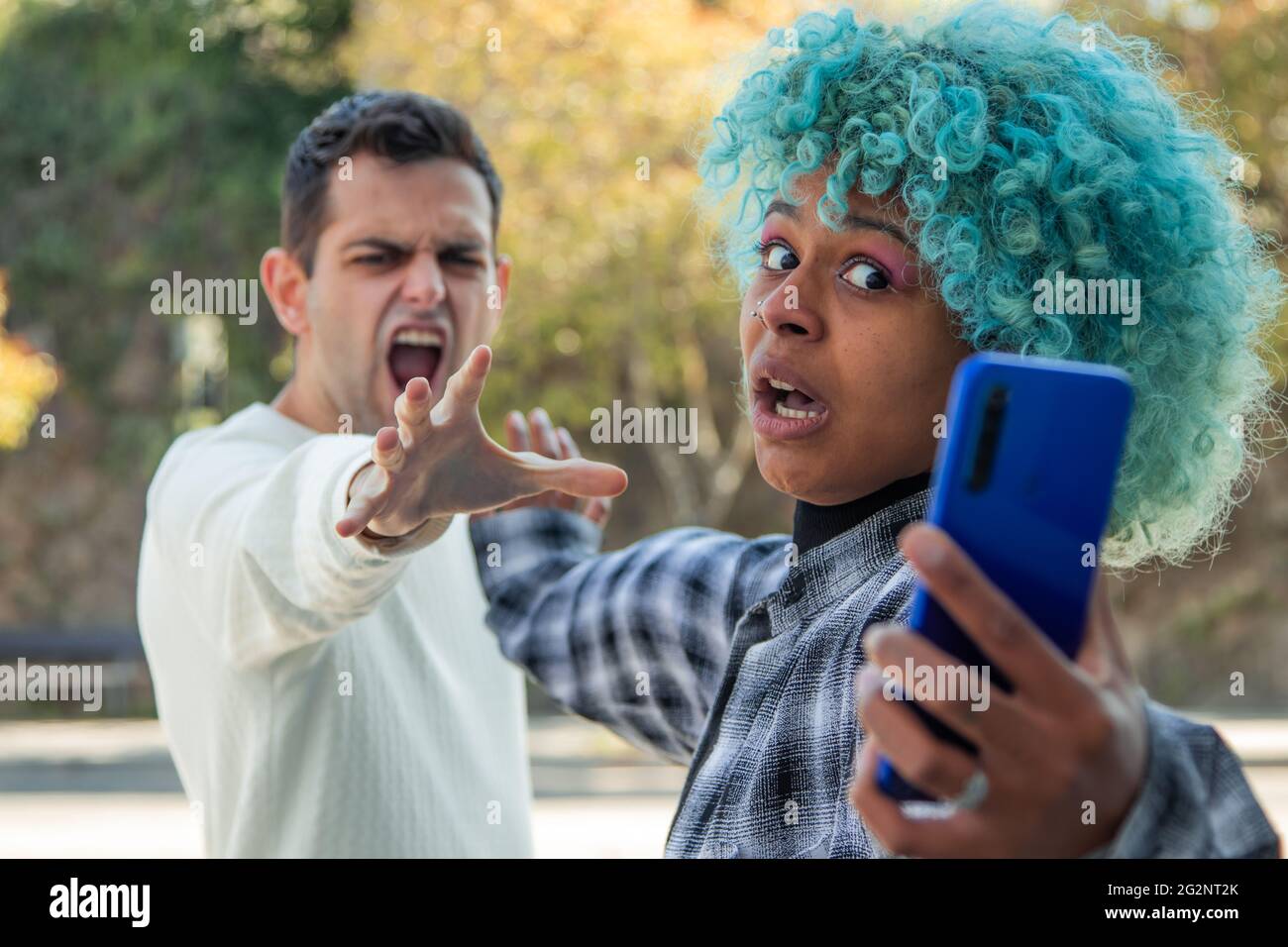 couple fighting over the mobile phone Stock Photo - Alamy