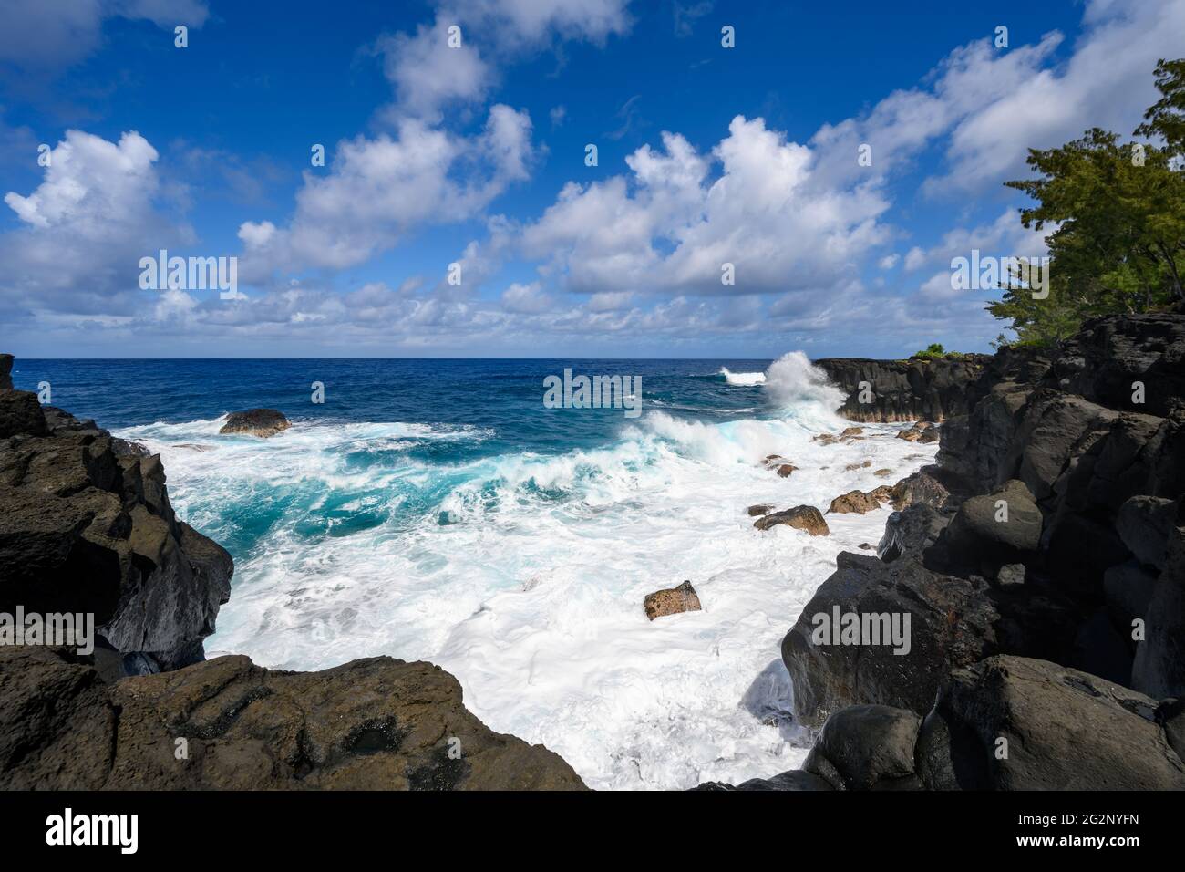 Lava brocken hi-res stock photography and images - Alamy