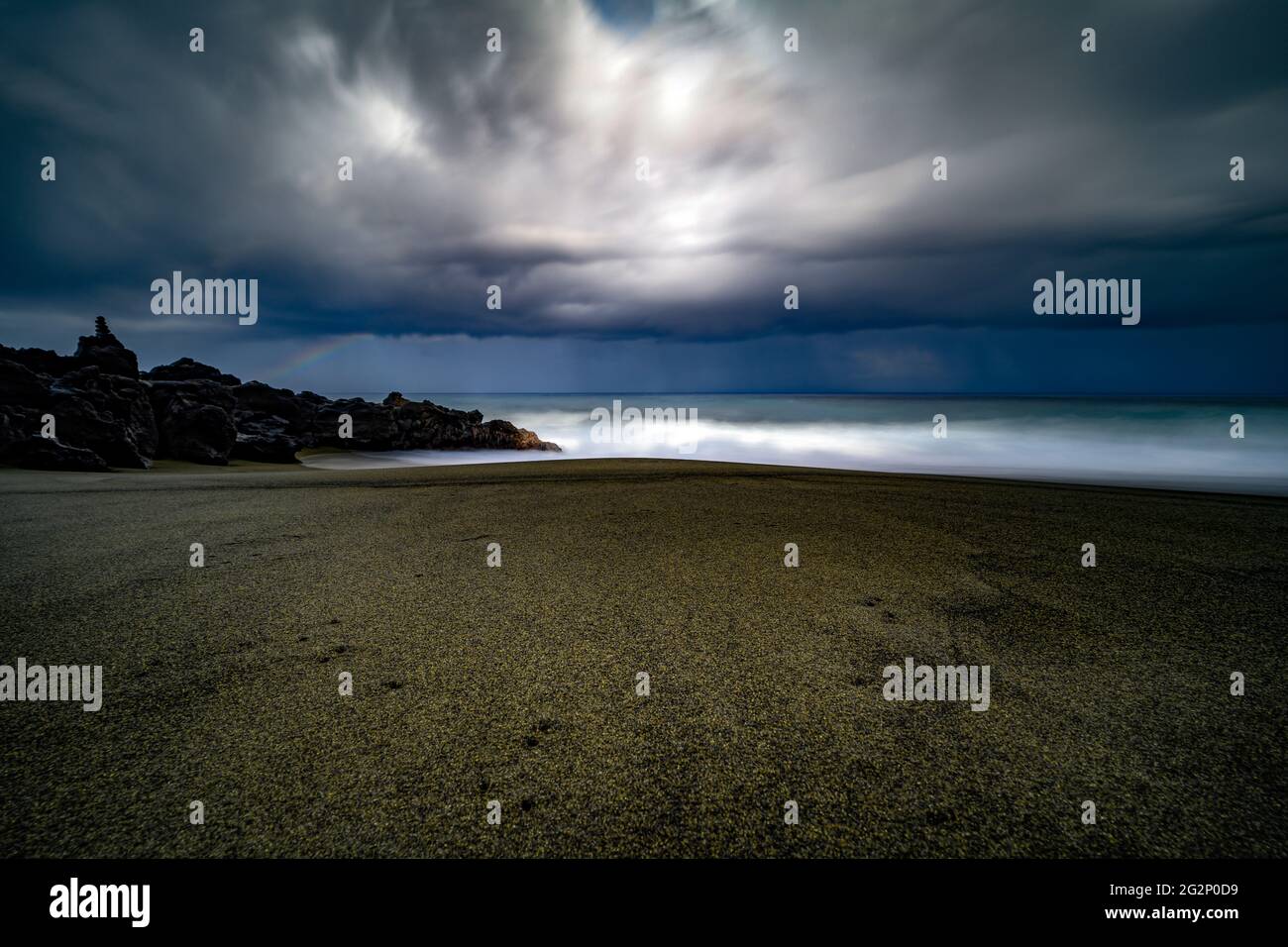 Lava felsen strand hi-res stock photography and images - Alamy