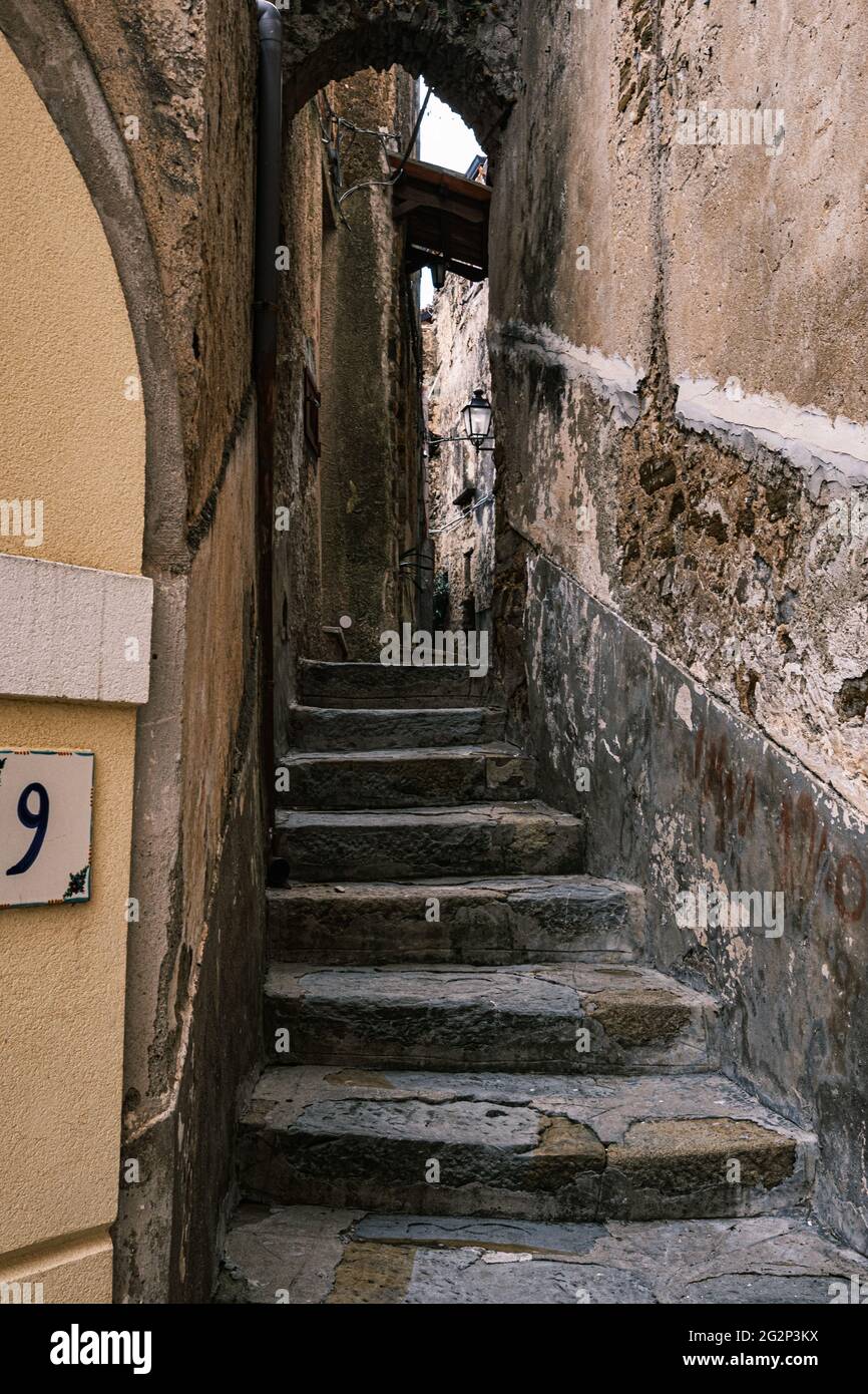 Castellabate, Salerno, Italy. Country lane with stairs and arch Stock ...