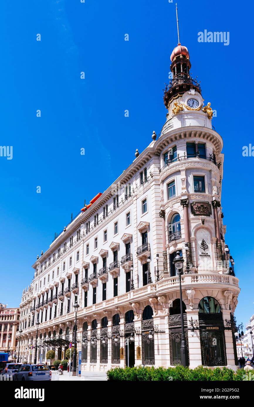 Hotel four seasons center hi-res stock photography and images - Alamy