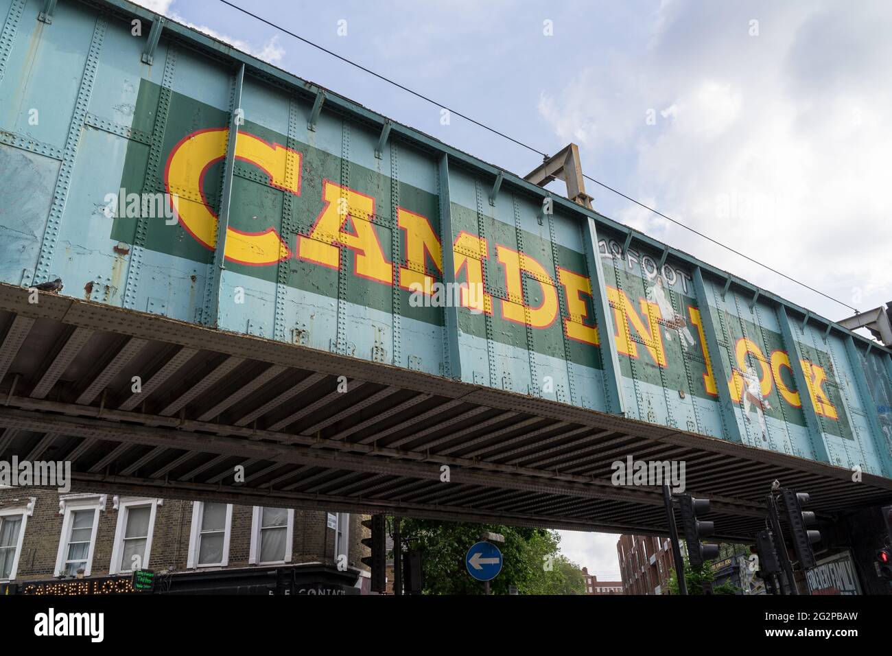 Camden lock railway bridge camden hi-res stock photography and images ...