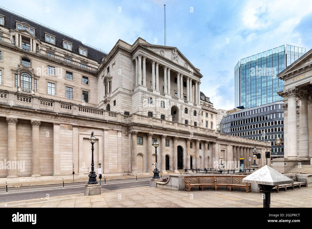 LONDON ENGLAND BANK OF ENGLAND BUILDING THREADNEEDLE STREET Stock Photo ...