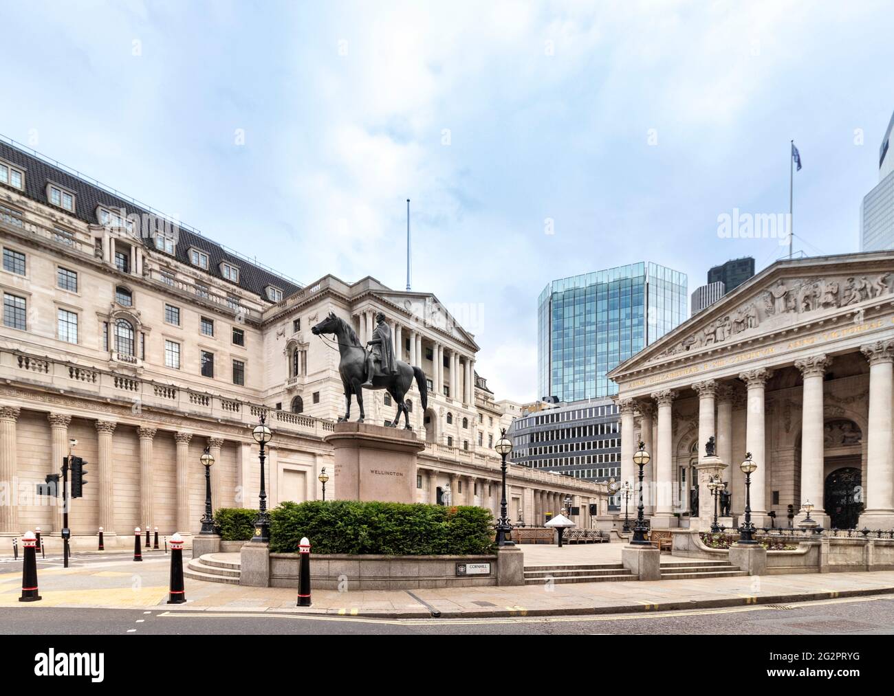 London england financial banking hi-res stock photography and images ...