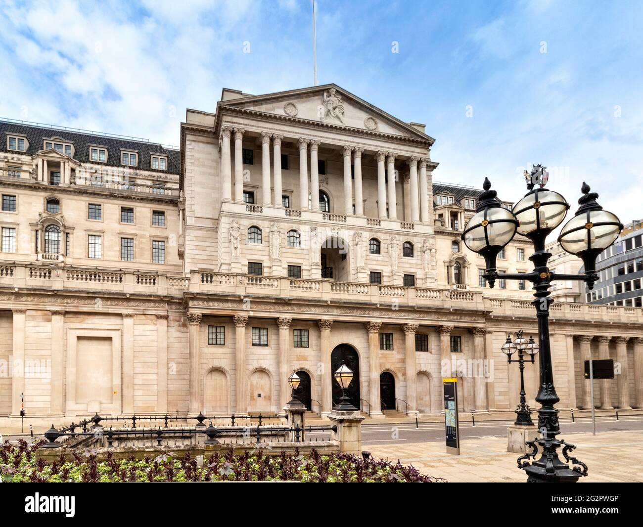 Bank of england building hi-res stock photography and images - Alamy