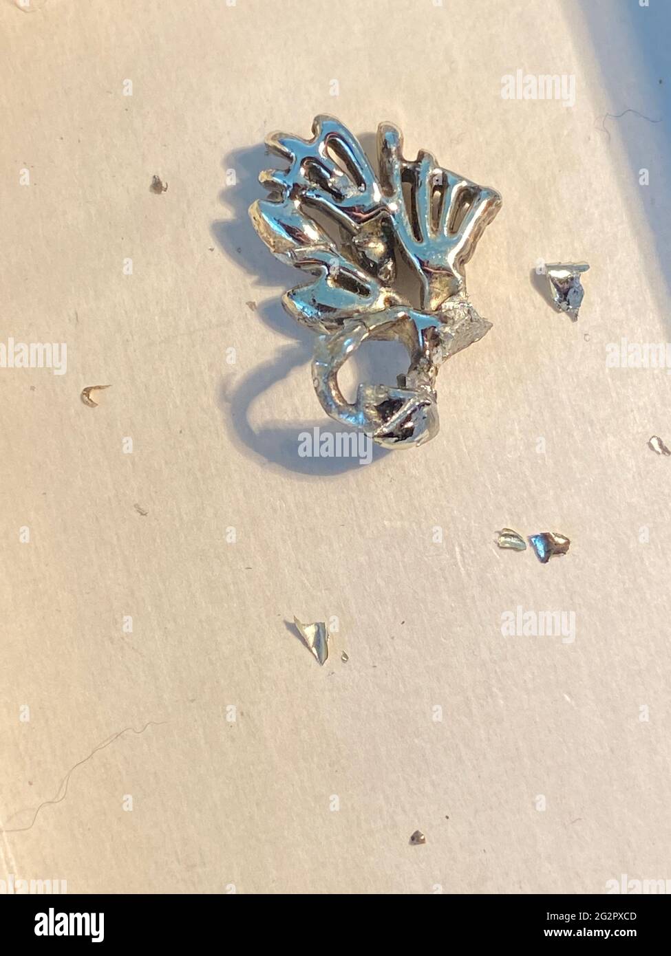 rhodium plated plating jewelry with rhodium surface chipped and flakes ...