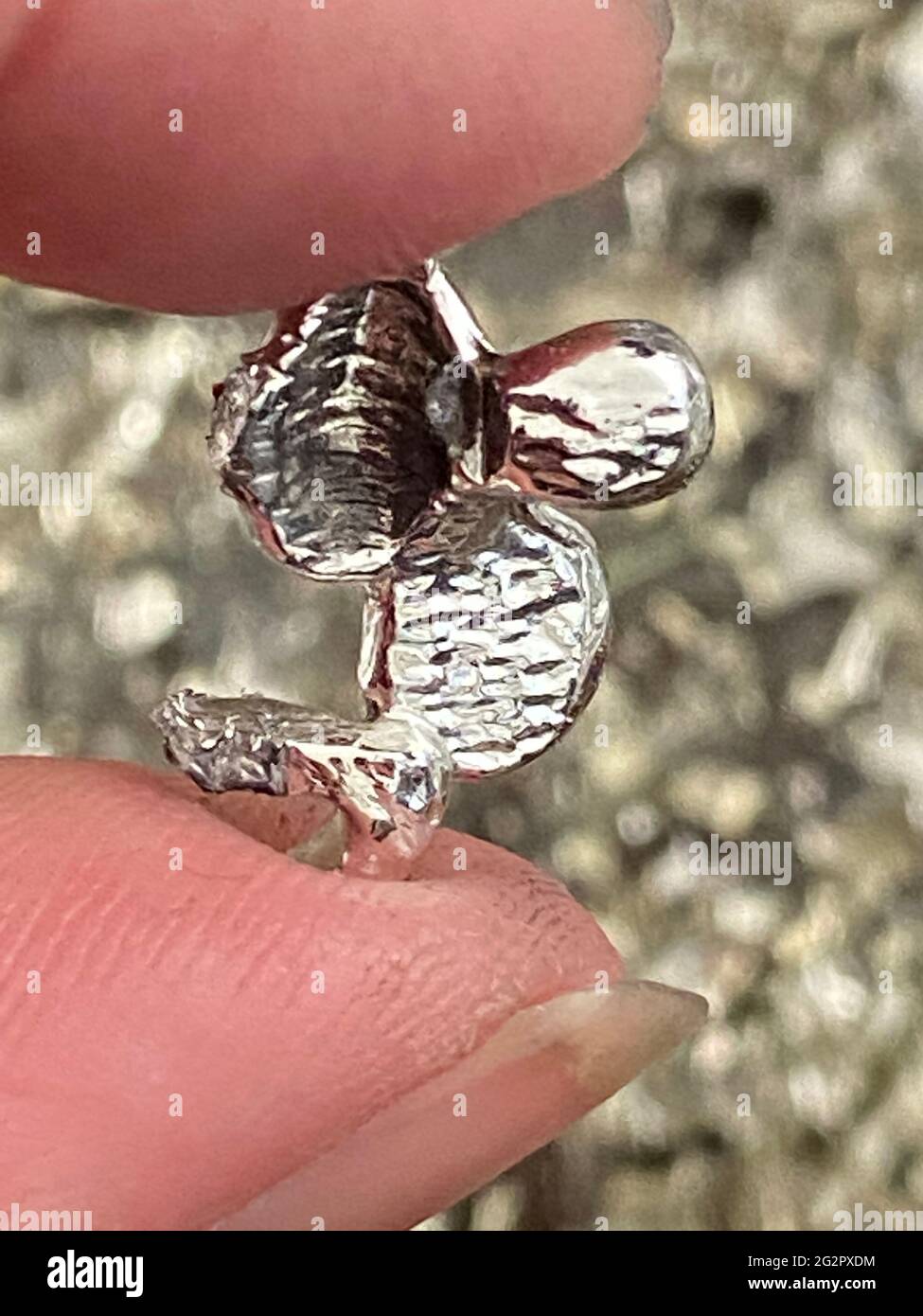 rhodium plated plating jewelry with rhodium surface chipped and flakes ...