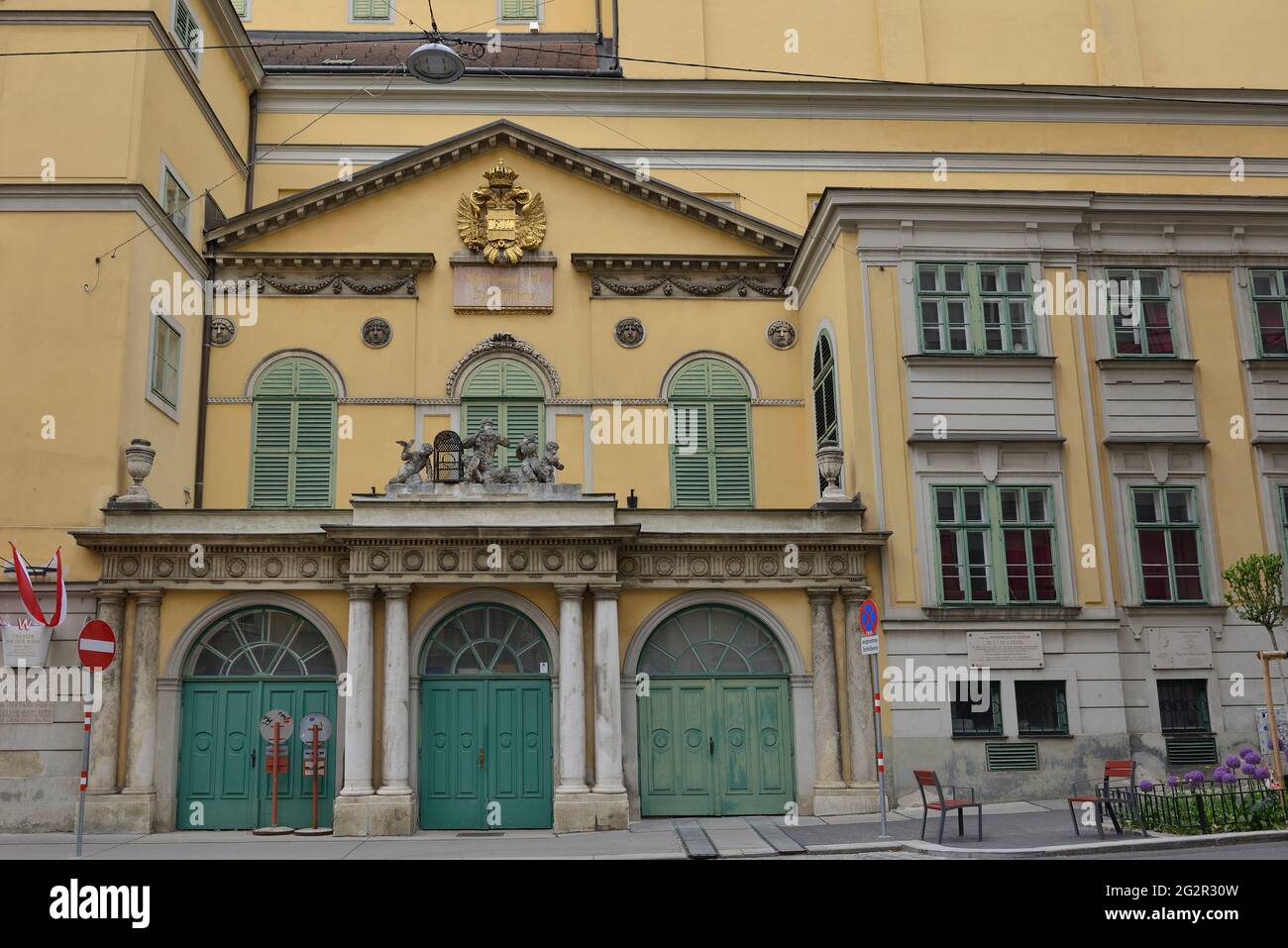 Old entrance an hi-res stock photography and images - Alamy