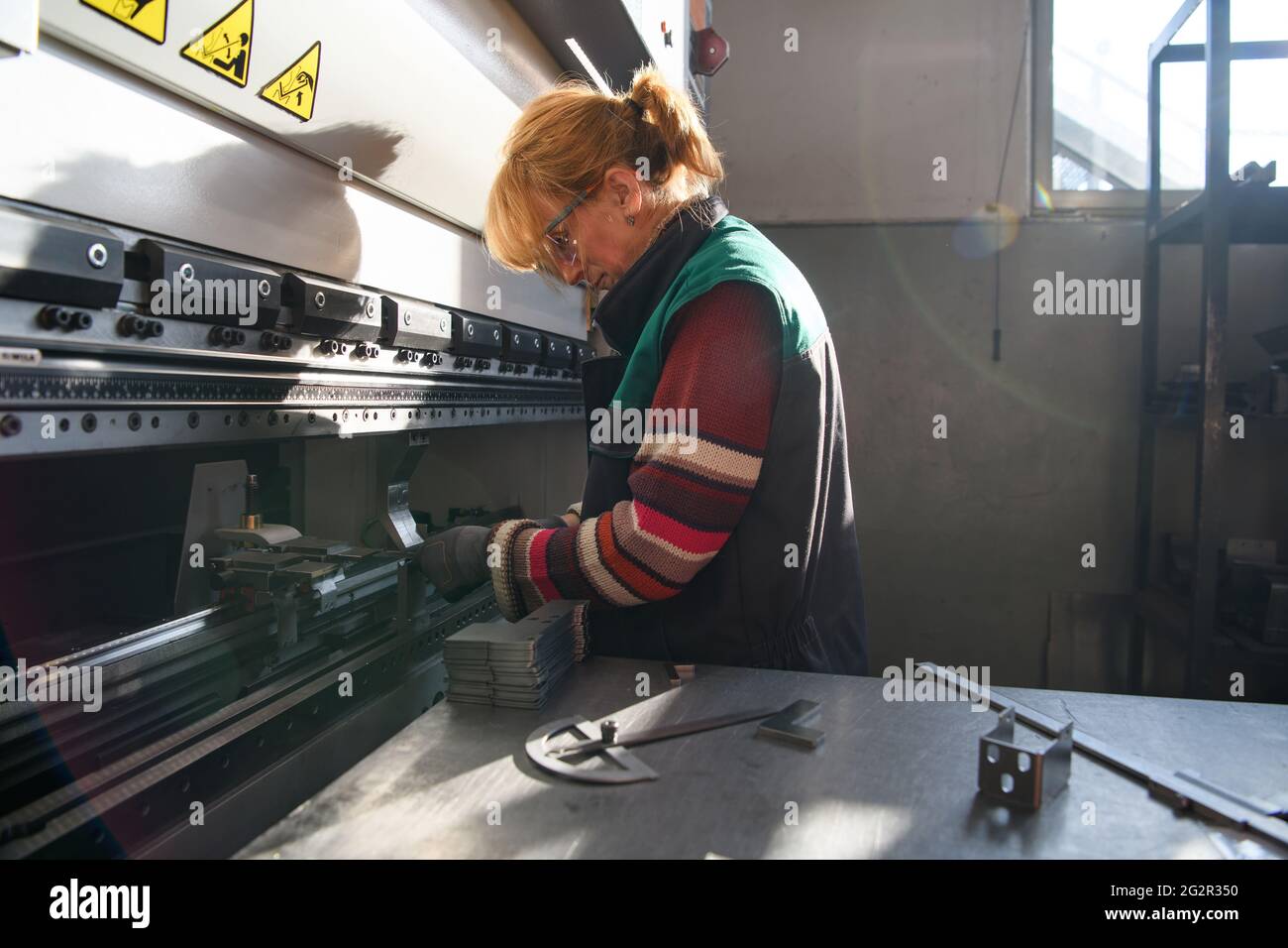 Cnc machine and covid hi-res stock photography and images - Alamy