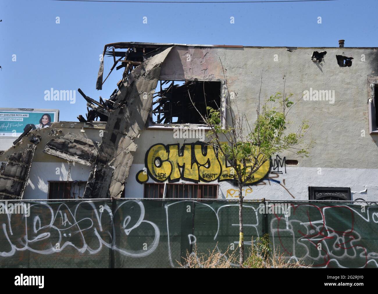 Los Angeles, CA USA - May 26, 2020: A burned building falling apart ...