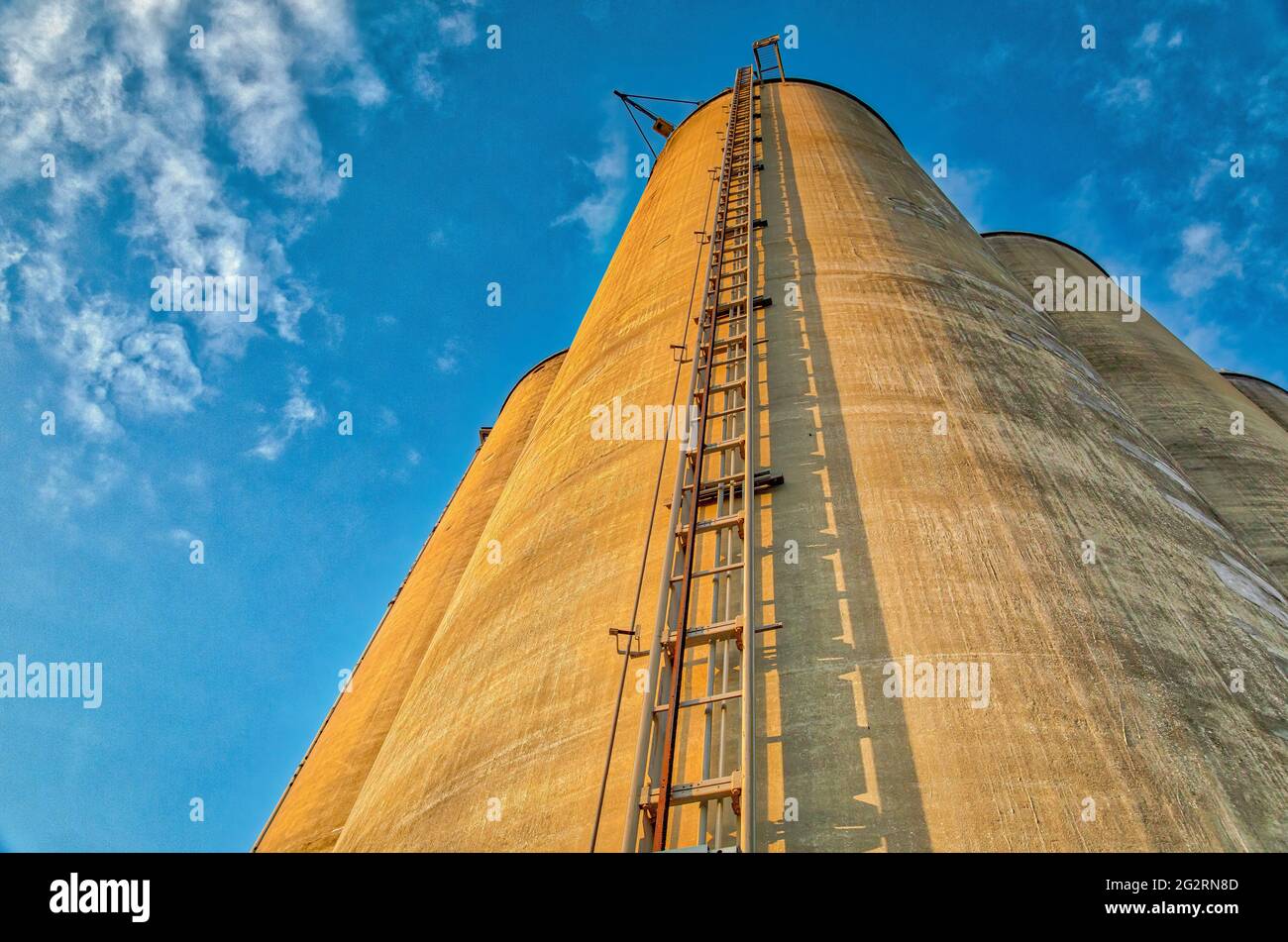 Tall cement silos hi-res stock photography and images - Alamy
