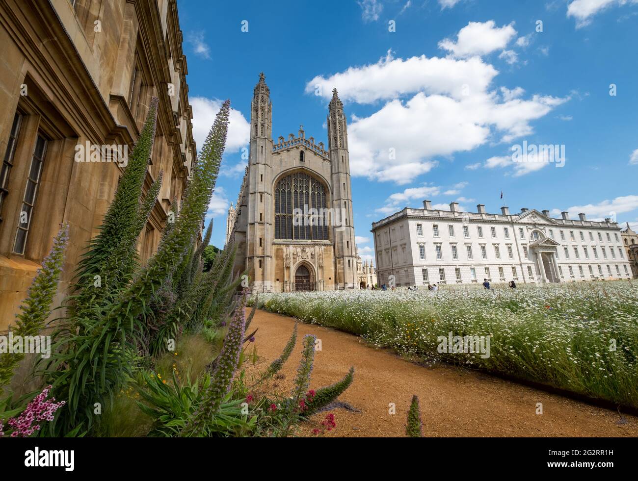 King's College Chapel with its iconic Gothic arch at Cambridge ...