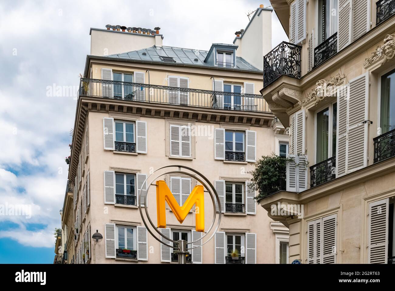 Paris, typical facade in the Marais, detail of the windows facade in ...