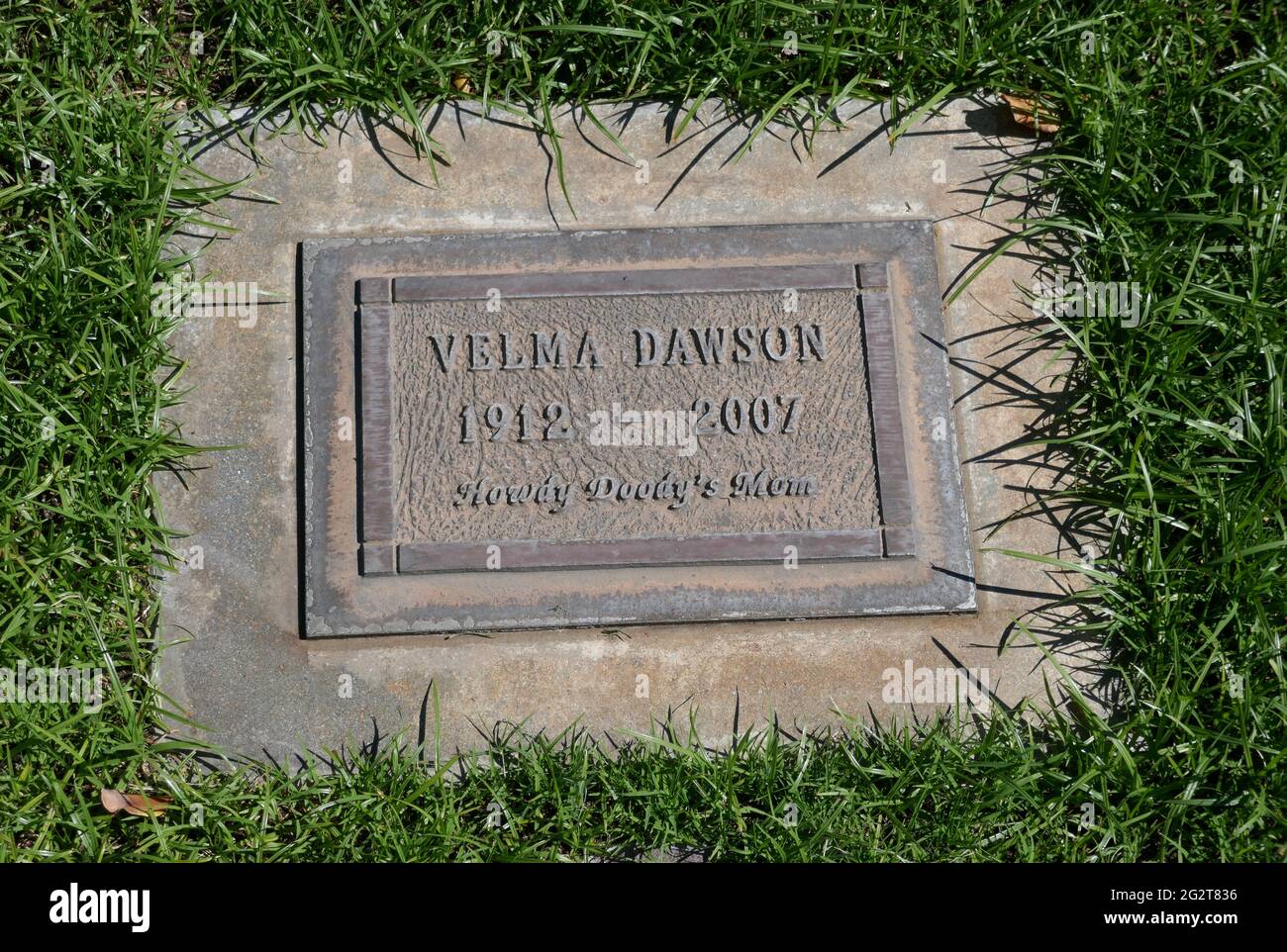 Howdy doody grave hi-res stock photography and images - Alamy