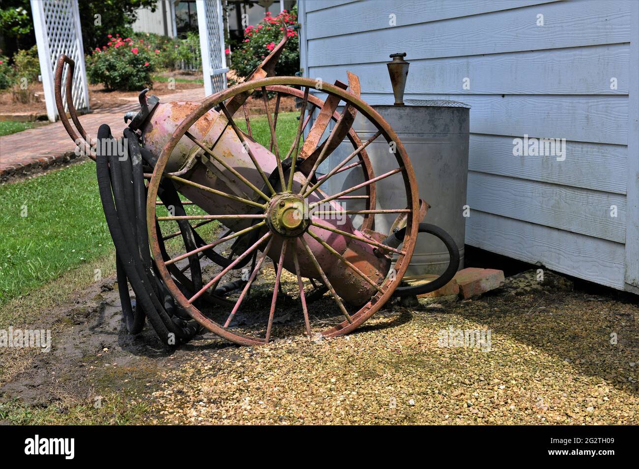 Old filling station hi-res stock photography and images - Alamy