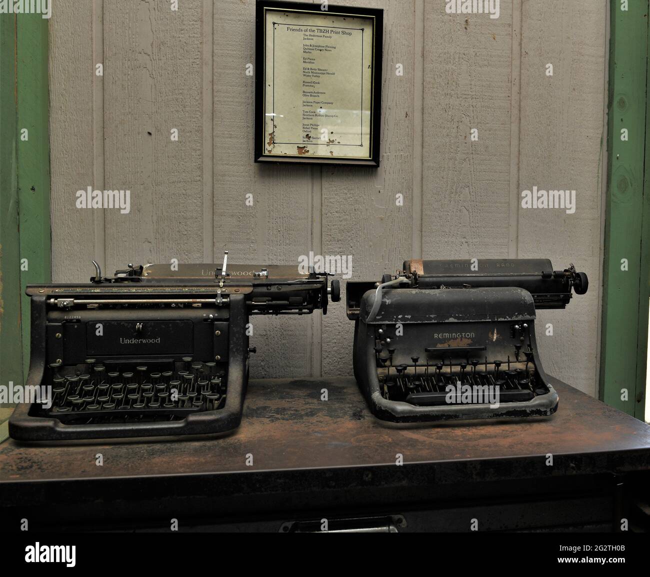 Vintage typewriters hi-res stock photography and images - Alamy
