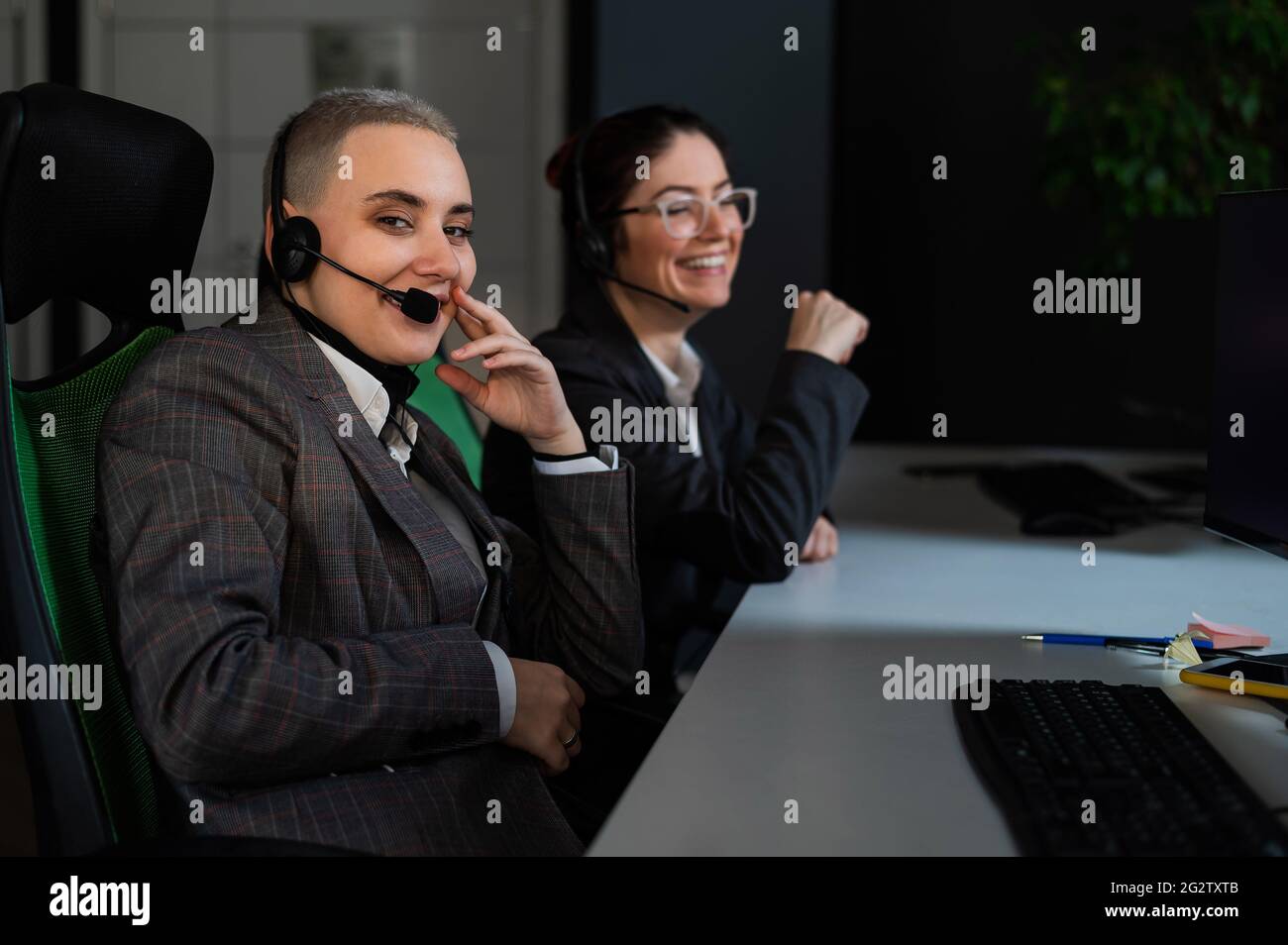 Team call center operators in hi-res stock photography and images - Alamy