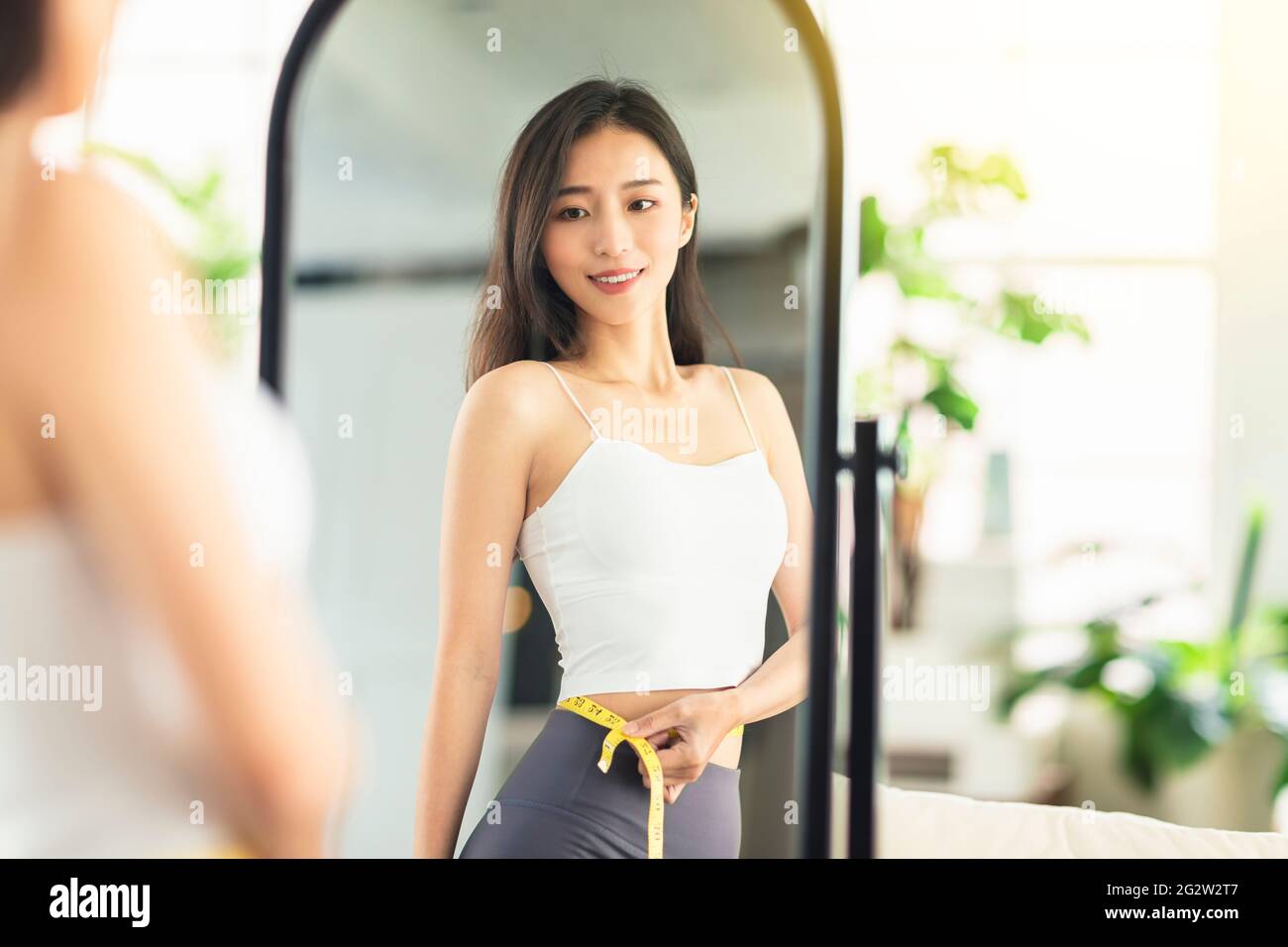 Measuring girl dieting waist hi-res stock photography and images - Alamy