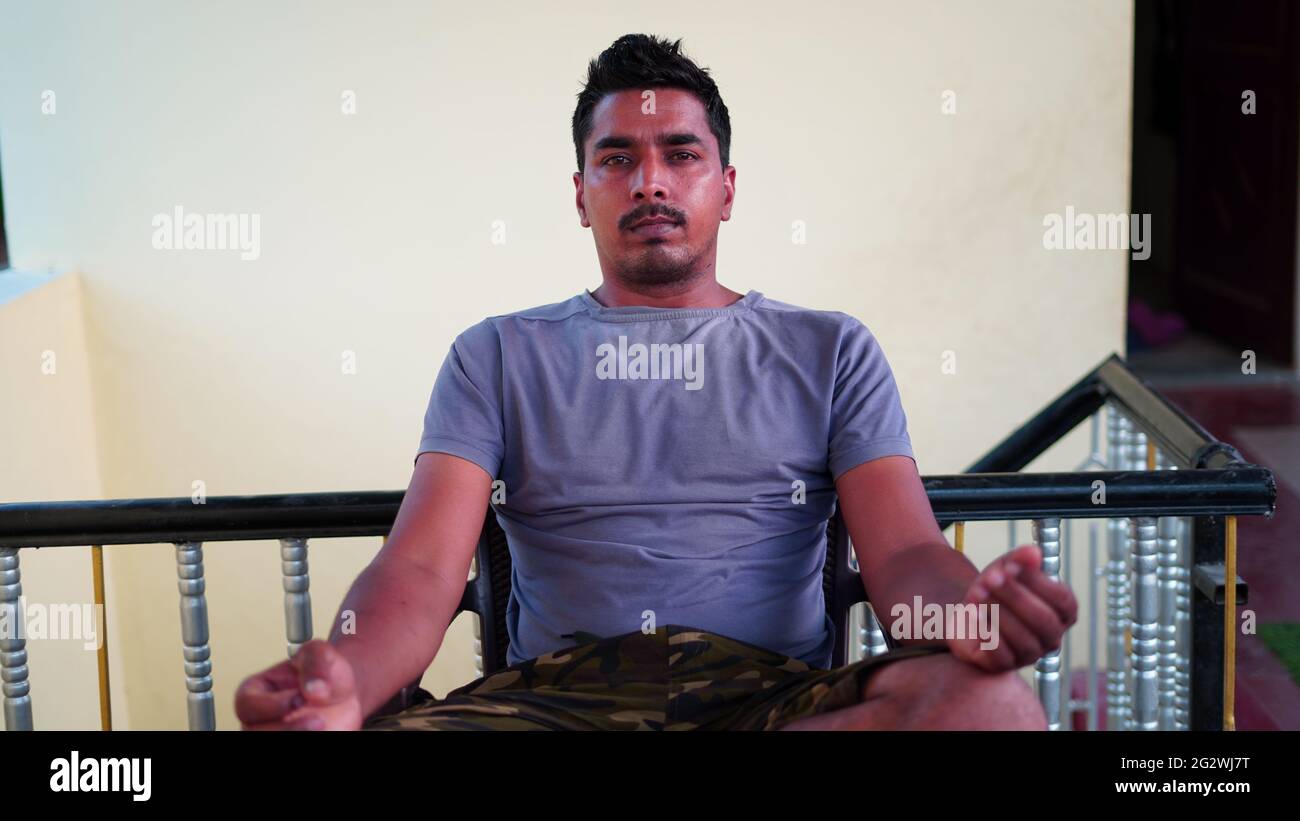 Indian man with one leg hi-res stock photography and images - Alamy