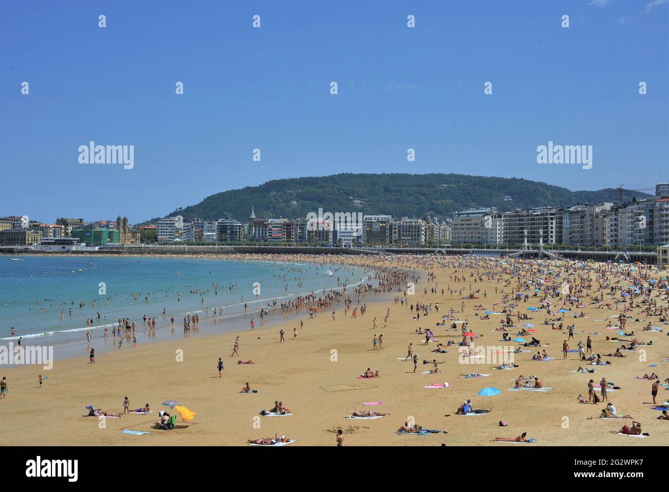 La concha beach san sebastian promenade hi-res stock photography and ...