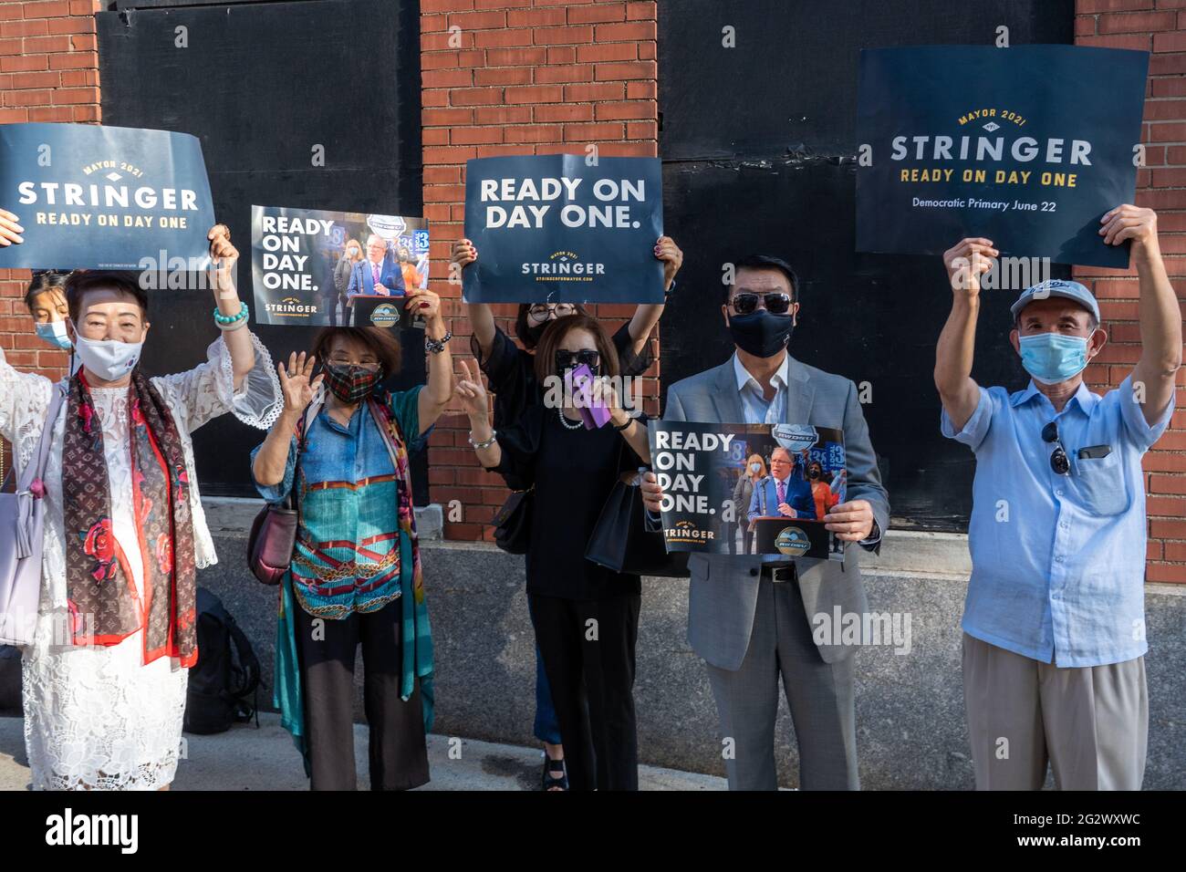 Supporters of mayoral candidate Scott Stringer gather before the second ...